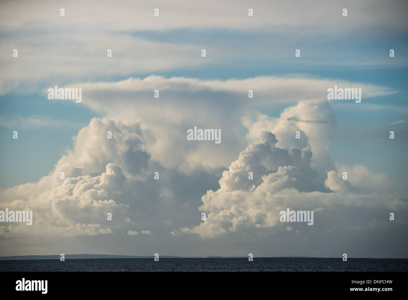 Anvil cloud hi-res stock photography and images - Alamy