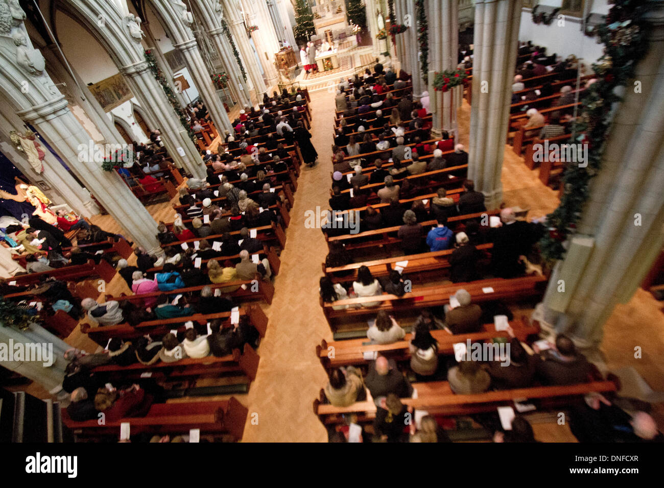 Christmas church service hi-res stock photography and images - Alamy