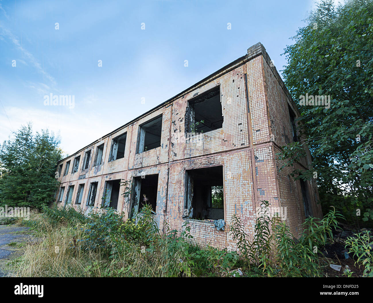 Broken building hi-res stock photography and images - Alamy