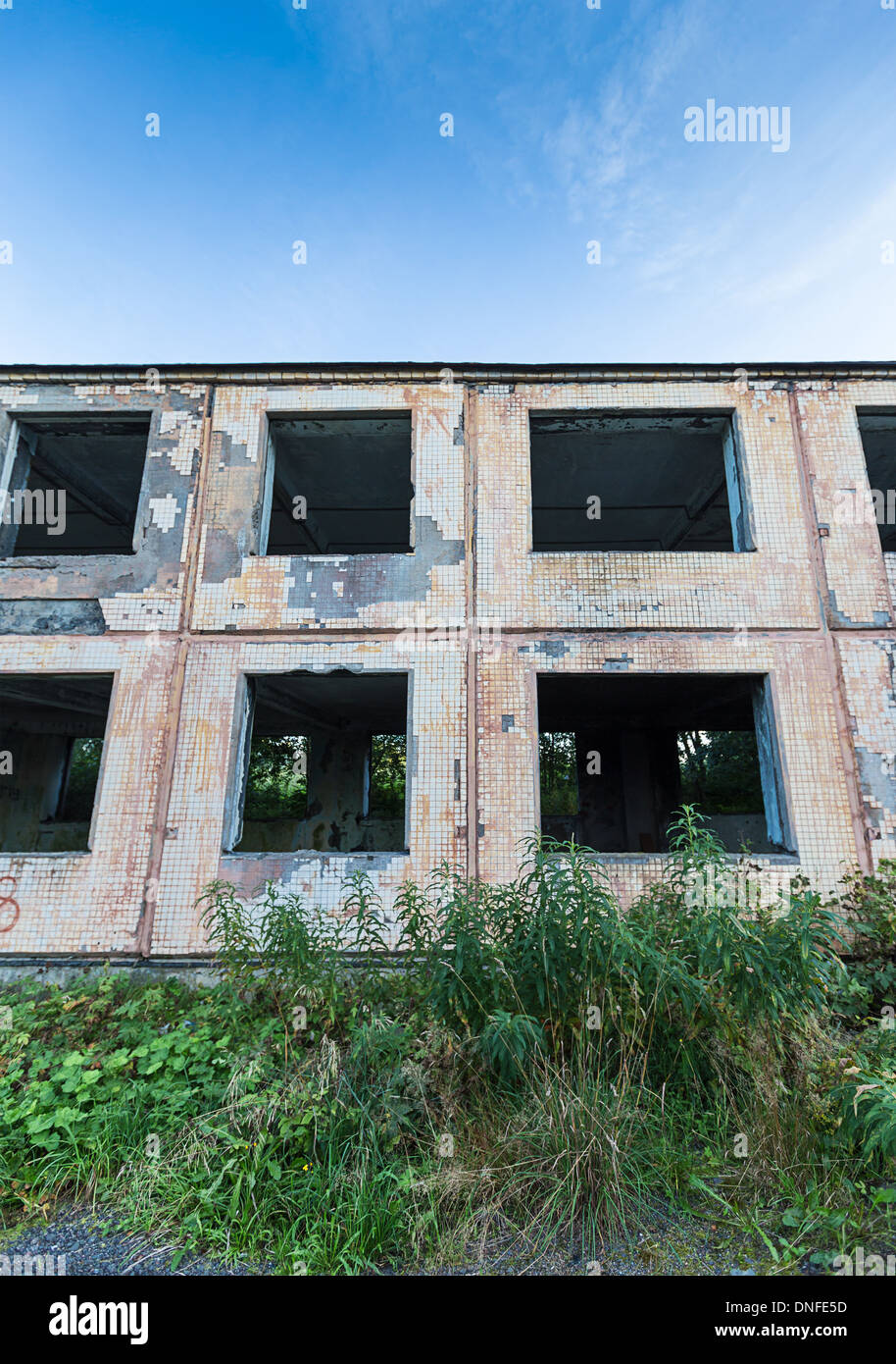 Broken building hi-res stock photography and images - Alamy
