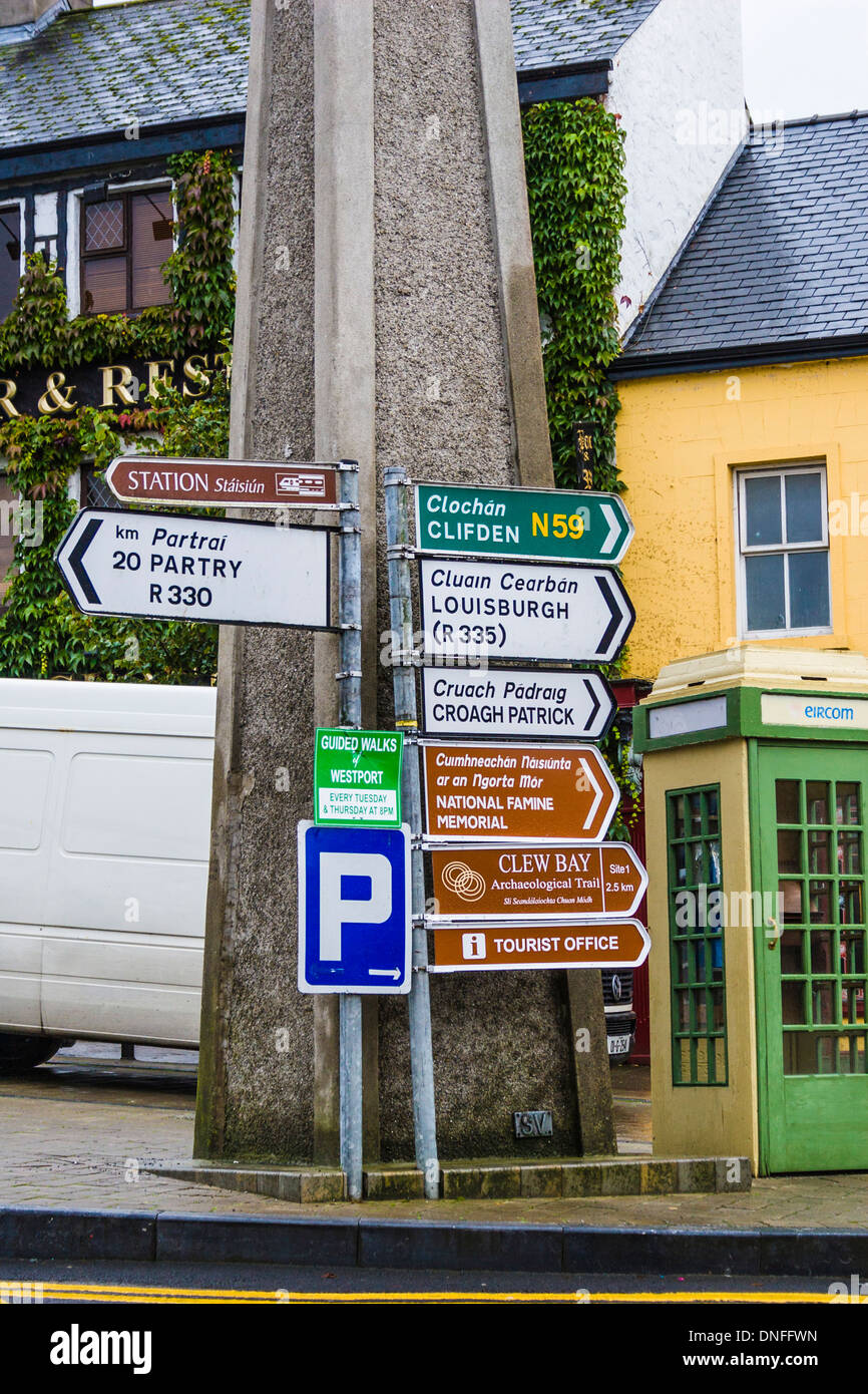 Village road signs ireland hi-res stock photography and images - Alamy