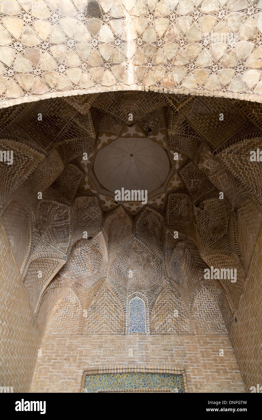 Isfahan mosque dome hi-res stock photography and images - Alamy