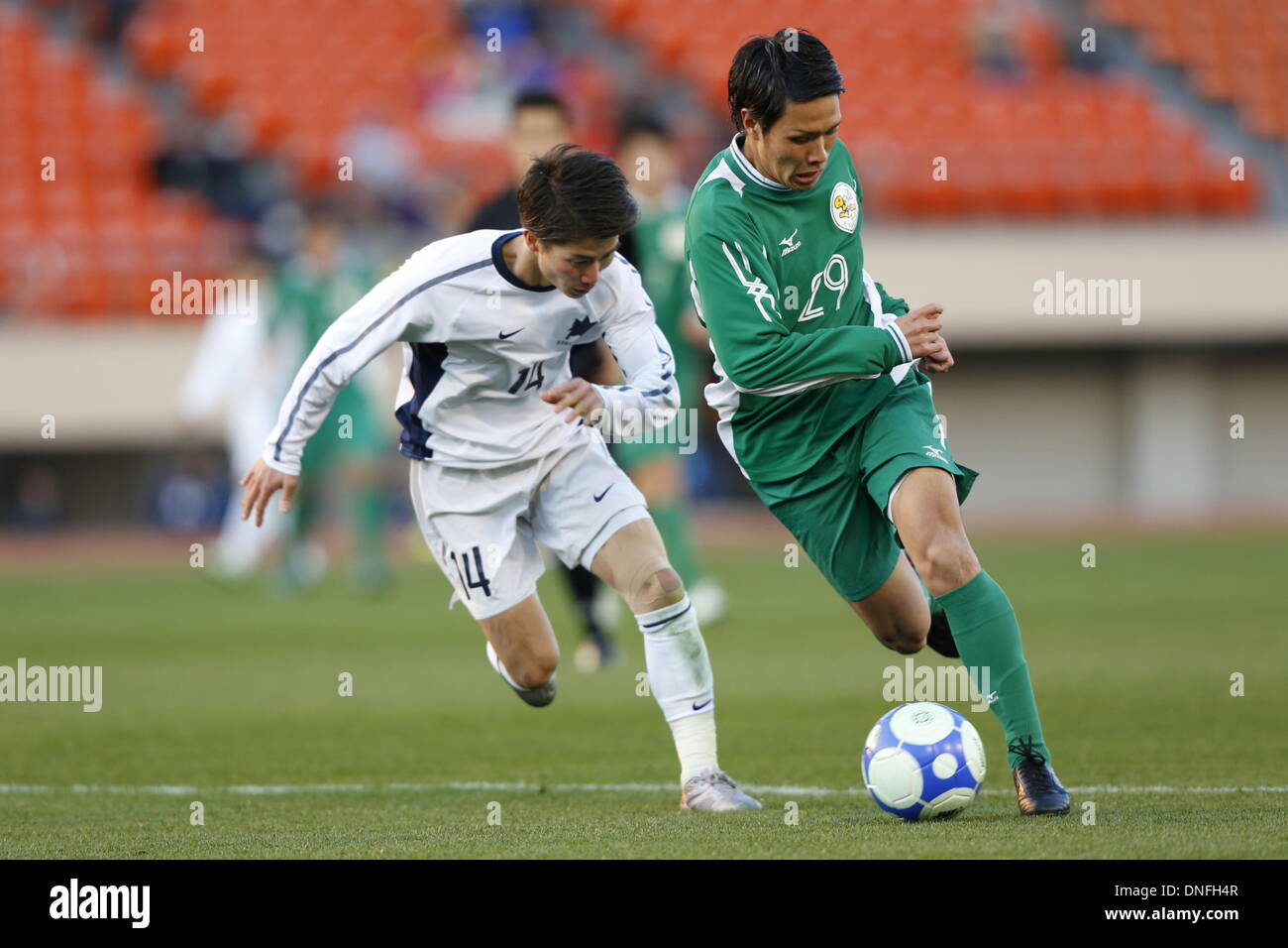 National Stadium, Tokyo, Japan. 25th Dec, 2013. (L to R) Riku Sasaki (Kokushikan-Univ), Joji ...