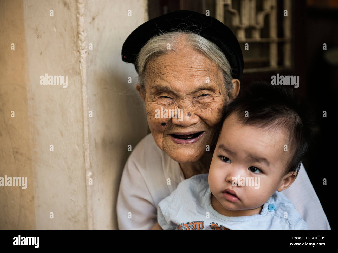 Vietnamese old woman hi-res stock photography and images - Alamy