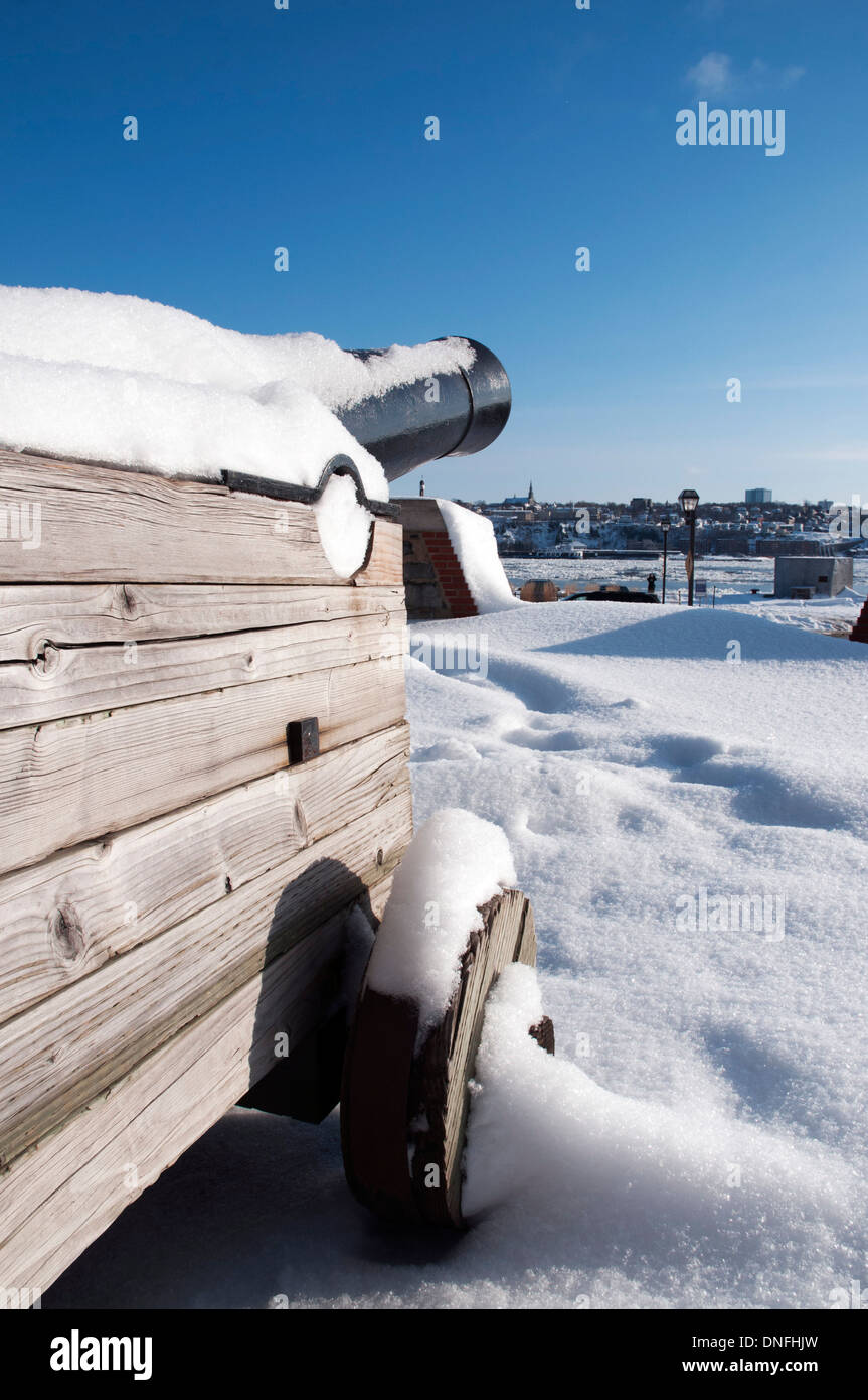 Cannon in the city hi-res stock photography and images - Alamy