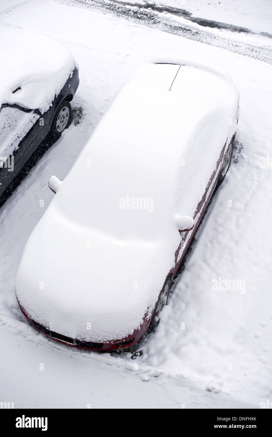 Car Under Snow. Parked Car Covered by Fresh Snow Stock Photo - Alamy