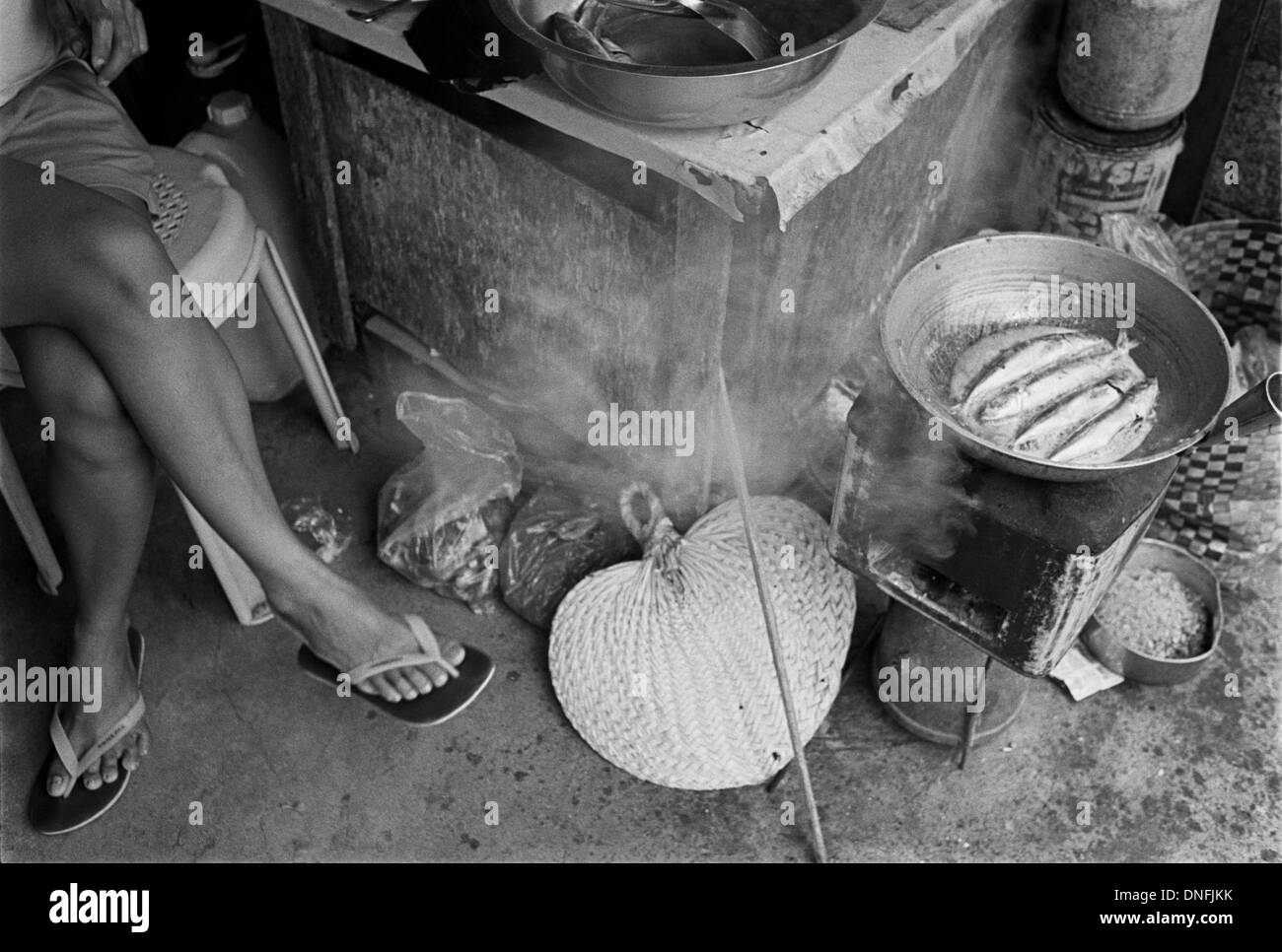 Squatters in manila philippines hi-res stock photography and images - Alamy