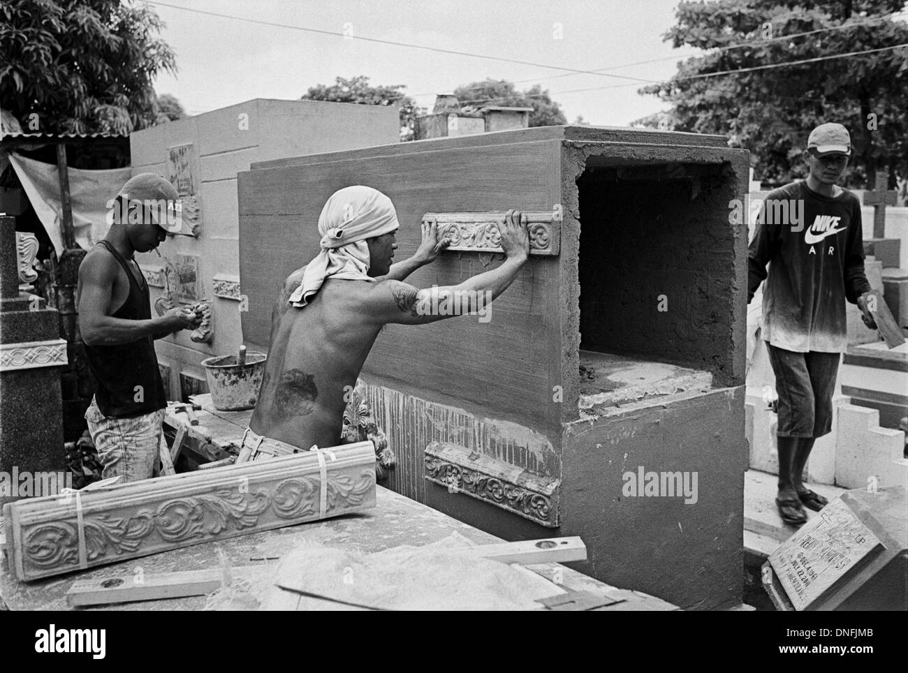 Squatters in manila philippines hi-res stock photography and images - Alamy