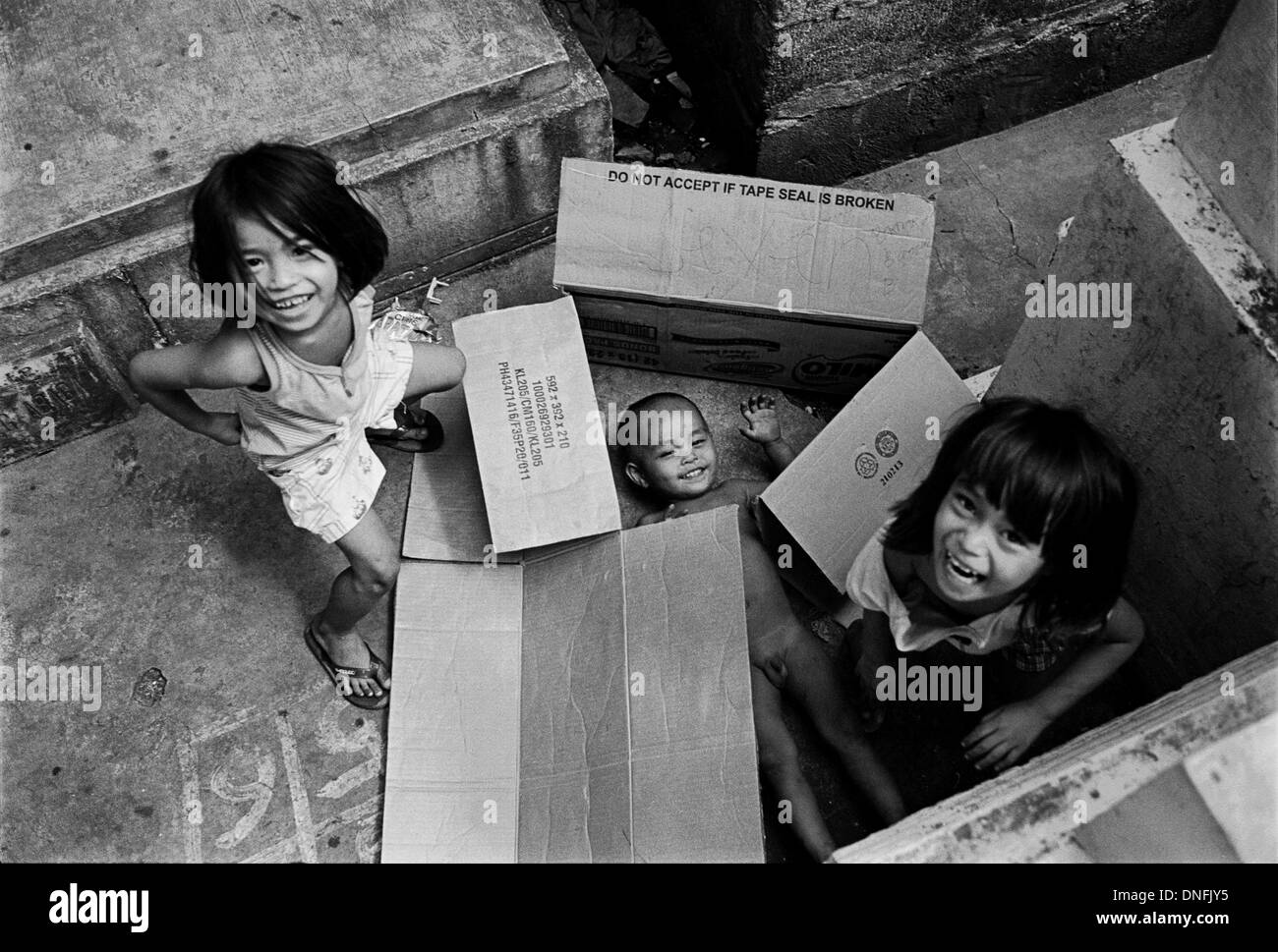 Squatters in manila philippines hi-res stock photography and images - Alamy