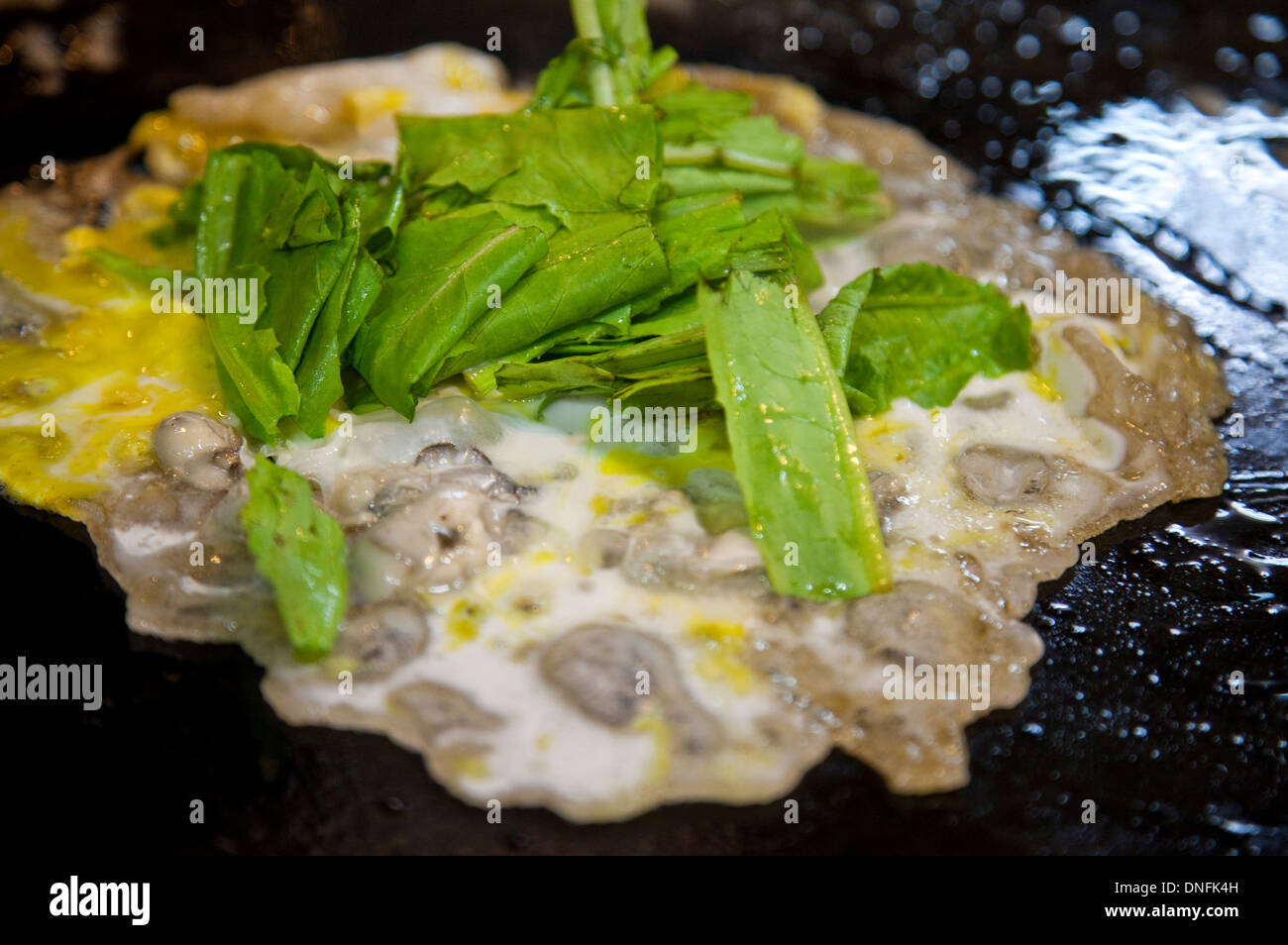 Night Market, Oyster Omelet, Snack, Yilan, Taiwan, Asia Stock Photo - Alamy