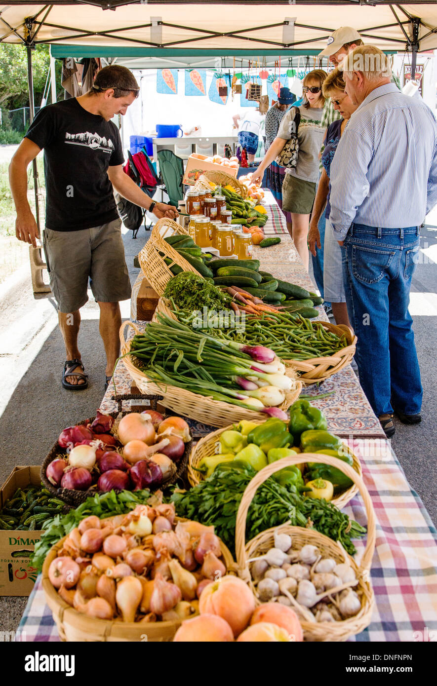 Farmers market hi-res stock photography and images - Alamy
