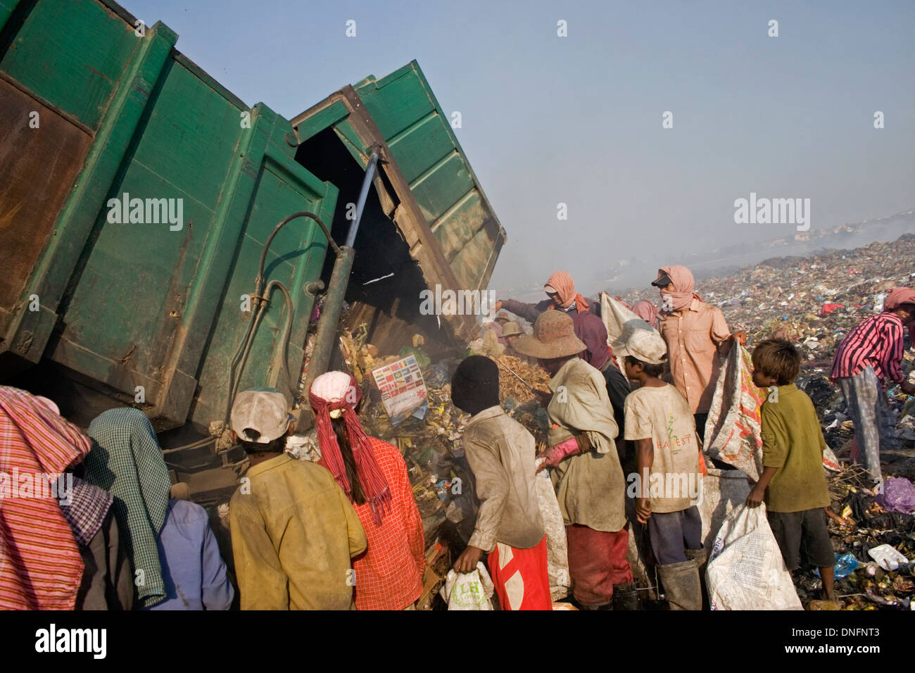 Asia recycling asia poverty human scavenger human scavengers hi-res ...