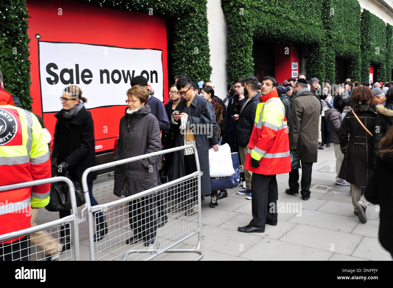 Queue shoppers outside hi-res stock photography and images - Alamy