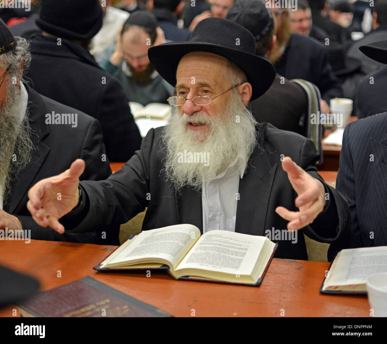 Teacher rabbi hi-res stock photography and images - Alamy