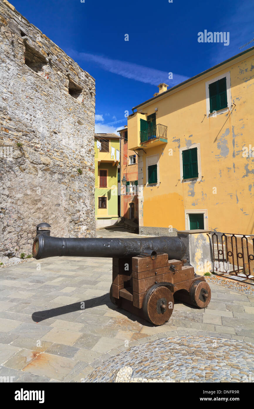 Italy cannon hi-res stock photography and images - Alamy