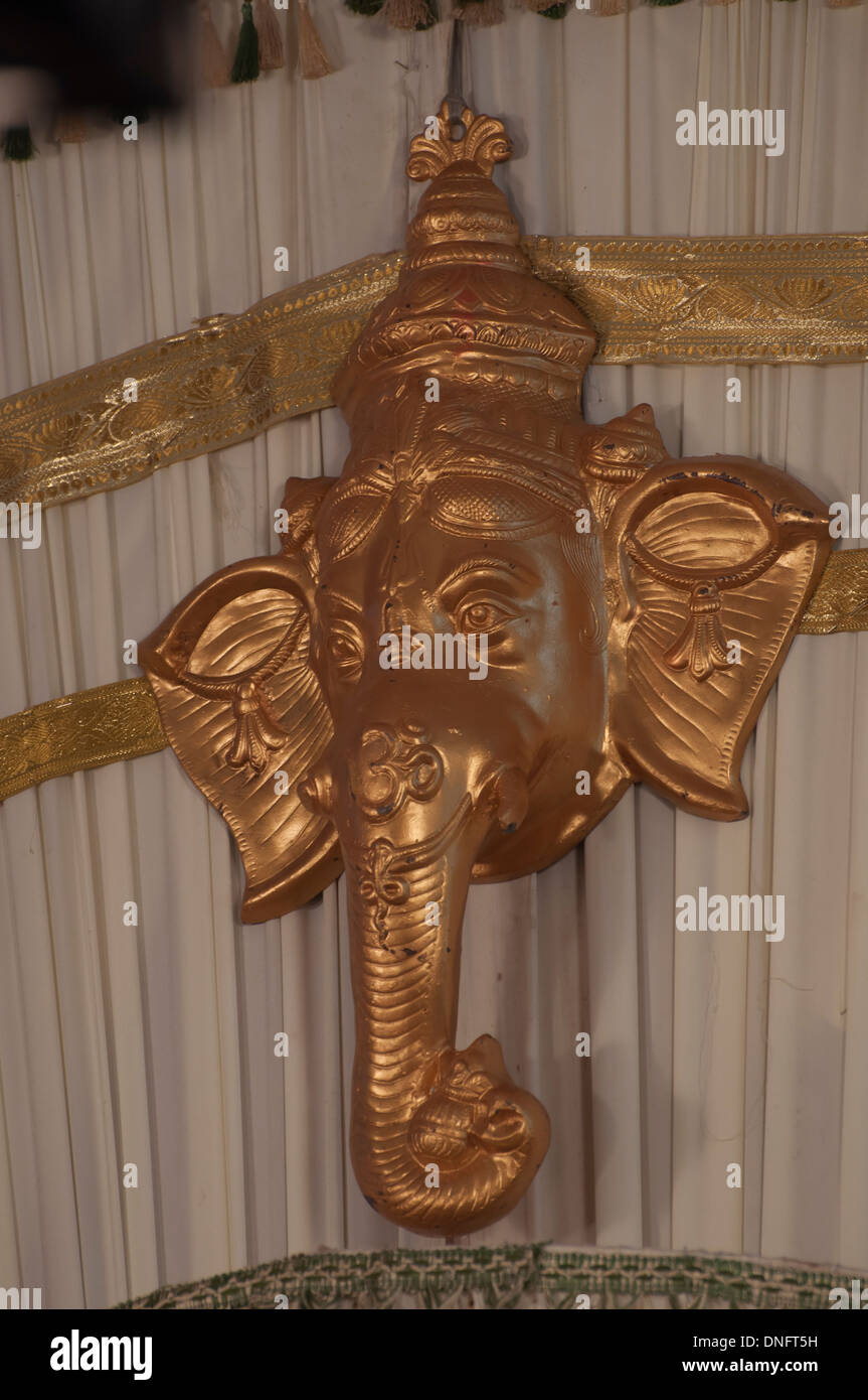 Golden ganesh hi-res stock photography and images - Alamy