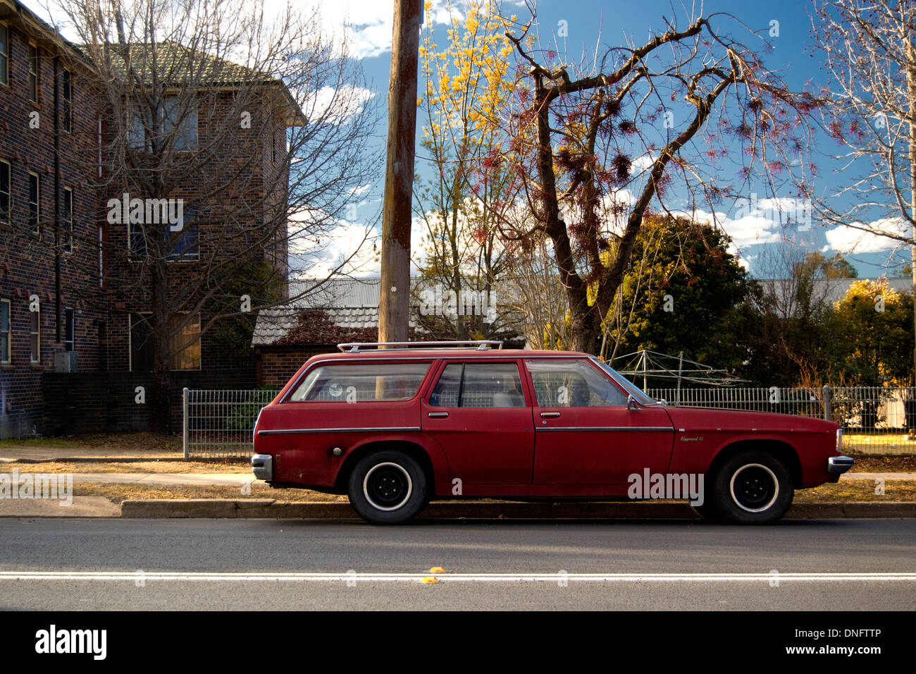 Family saloon hi-res stock photography and images - Alamy