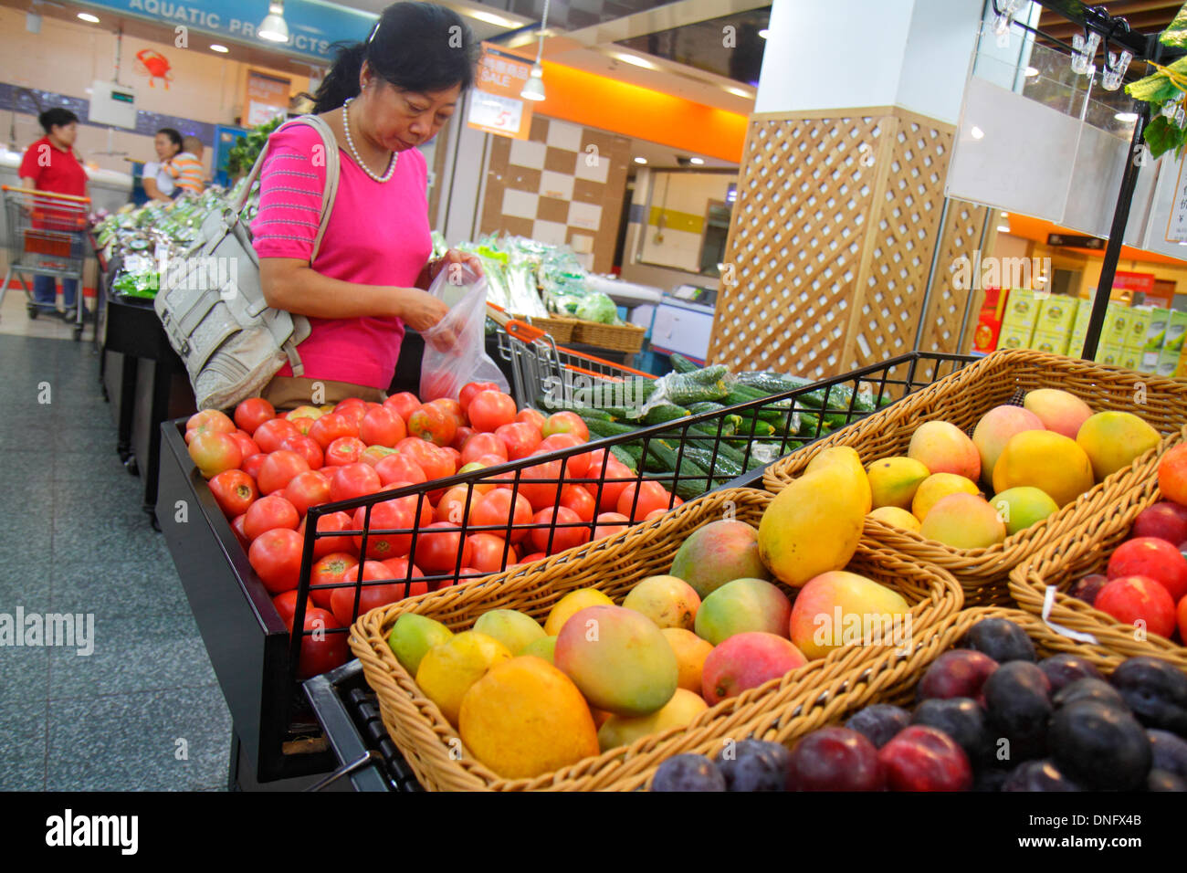 Chinese supermarket produce display hi-res stock photography and images ...