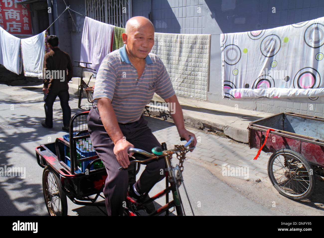 Old chinese men on street hi-res stock photography and images - Alamy