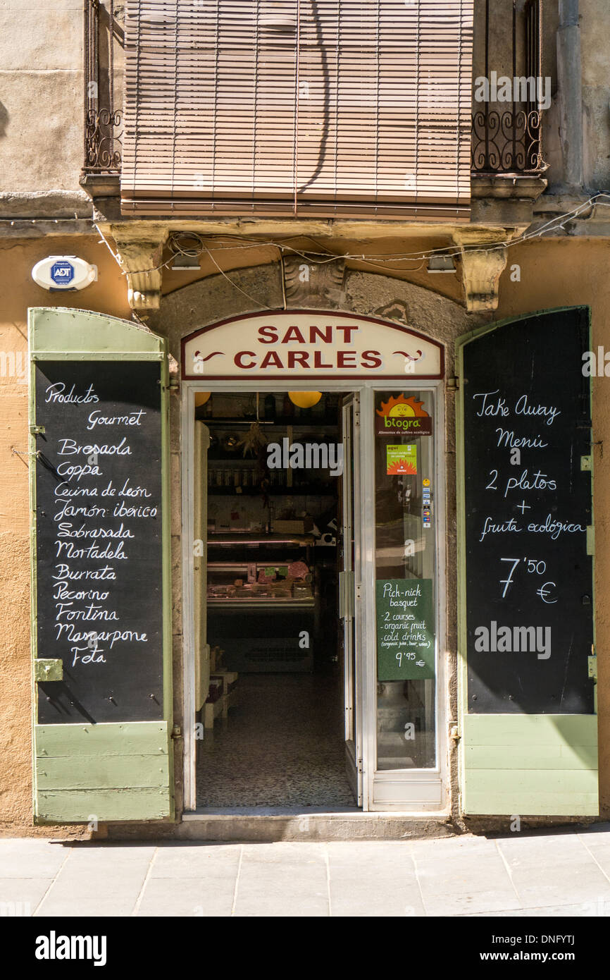 BARCELONA, SPAIN - SEPTEMBER 09, 2013: Small Cafe in the Carrer del ...
