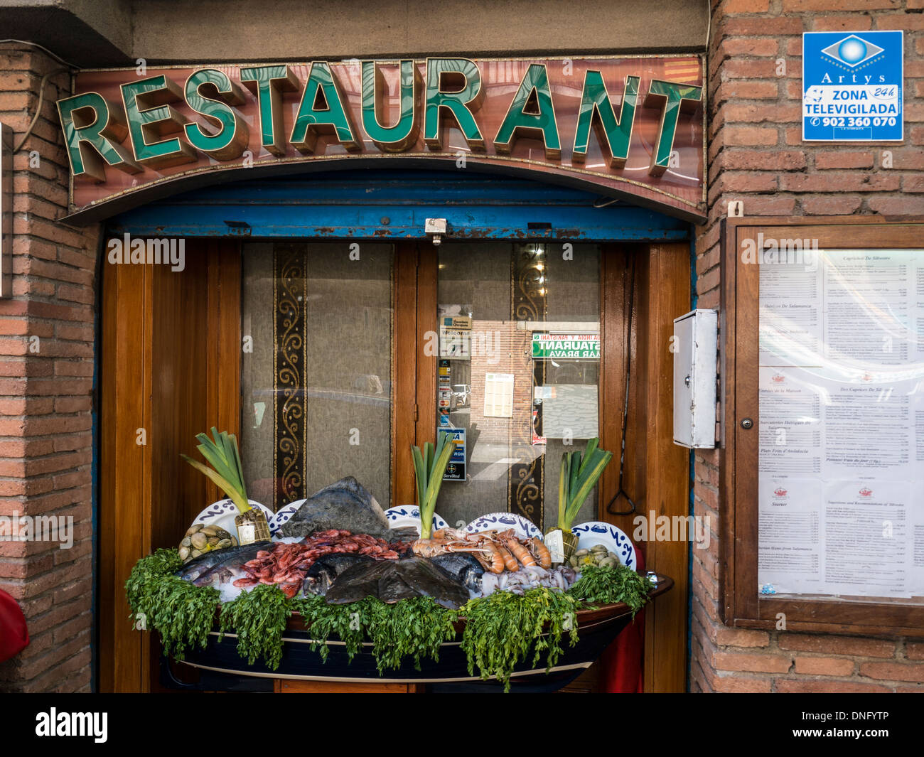 BARCELONA, SPAIN - SEPTEMBER 09, 2013: Display of seafood outside ...