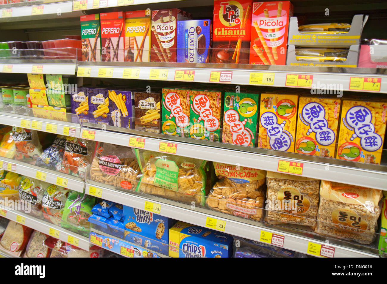 Hong Kong Snack Store High Resolution Stock Photography and Images - Alamy