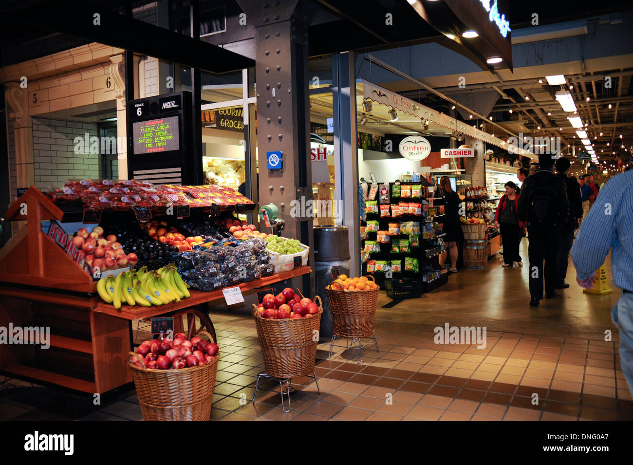 Metra market chicago hi-res stock photography and images - Alamy
