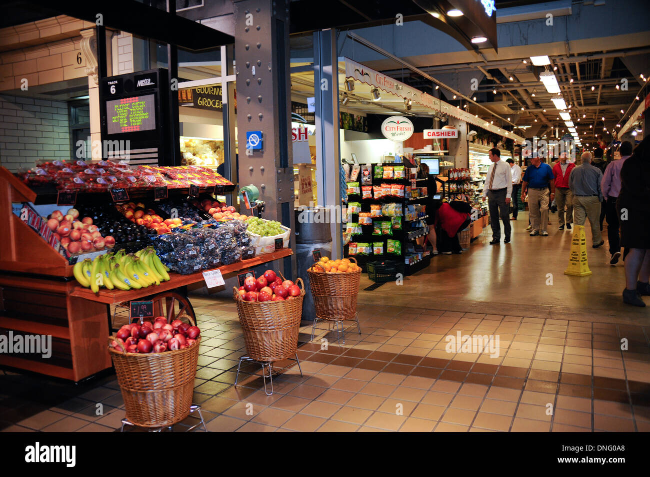 Metra market chicago hi-res stock photography and images - Alamy