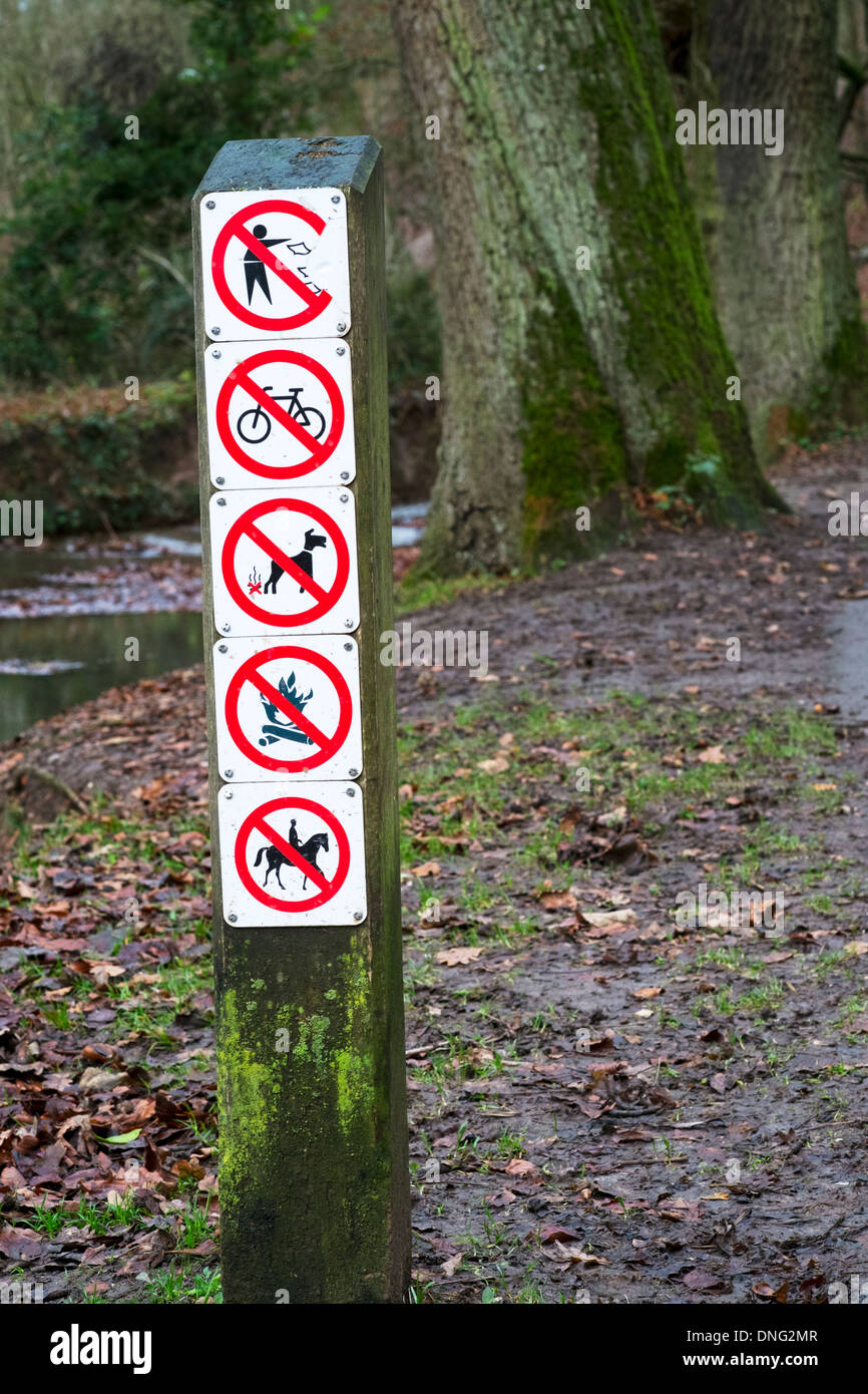 Uk littering sign hi-res stock photography and images - Alamy