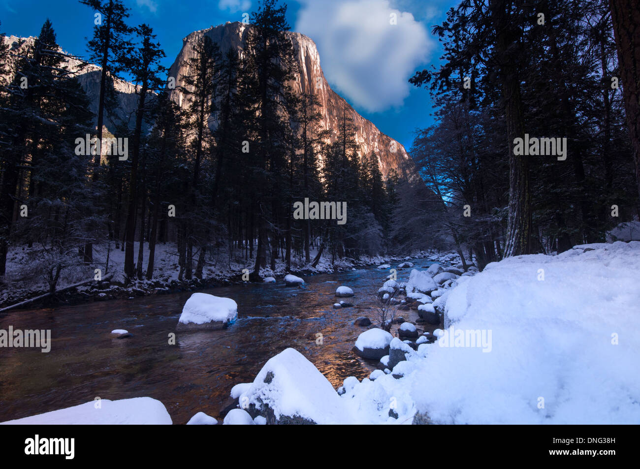 Mountain in winter yosemite hi-res stock photography and images - Alamy