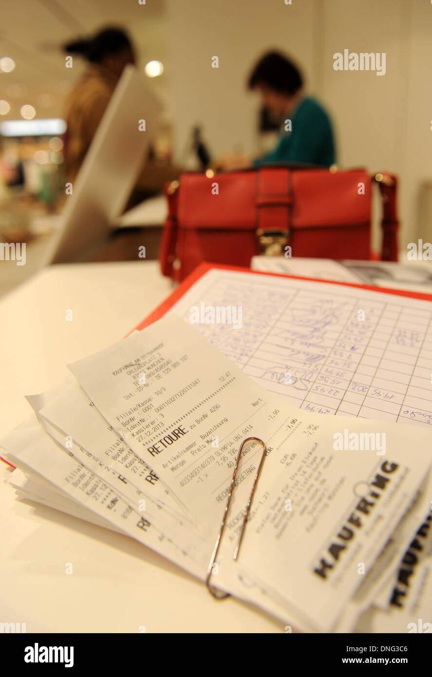 Munich, Germany. 27th Dec, 2013. ILLUSTRATION - A cashier sorts through ...