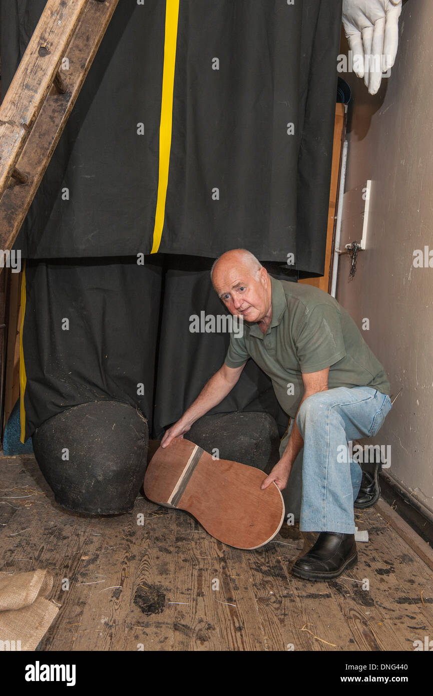 Work undertaken by members of the Apprentice Boys' of Derry over many ...