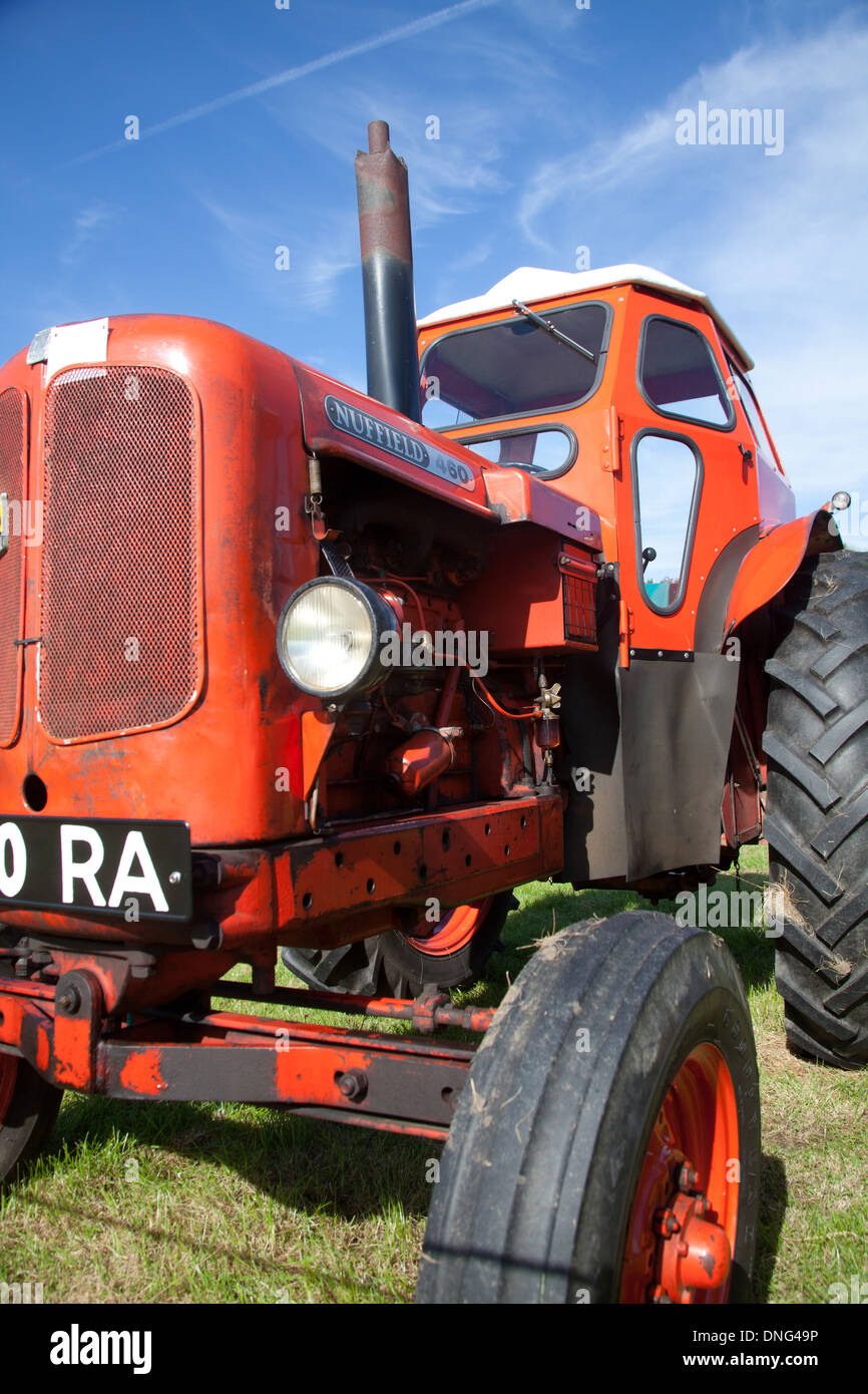 Red tractor icon hi-res stock photography and images - Alamy