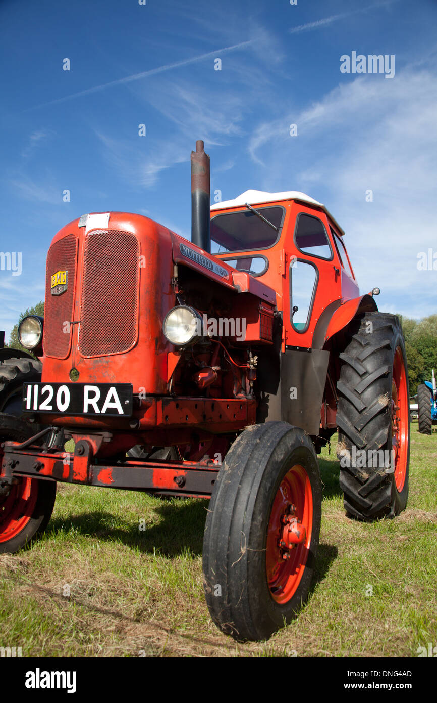Red classic tractor hi-res stock photography and images - Alamy