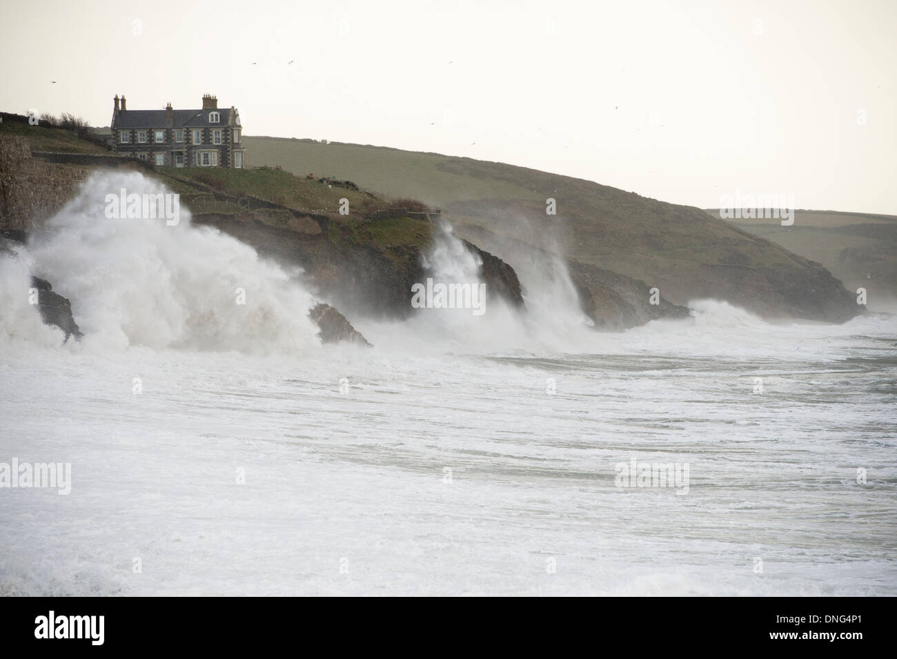 Heavy seas and strong winds batter Porthleven's coast in Cornwall ...