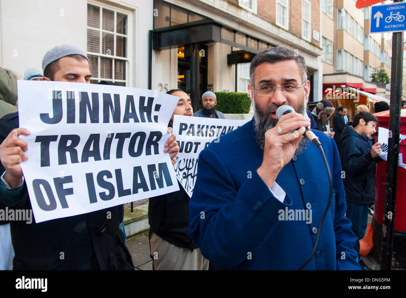 Muslim followers hi-res stock photography and images - Alamy