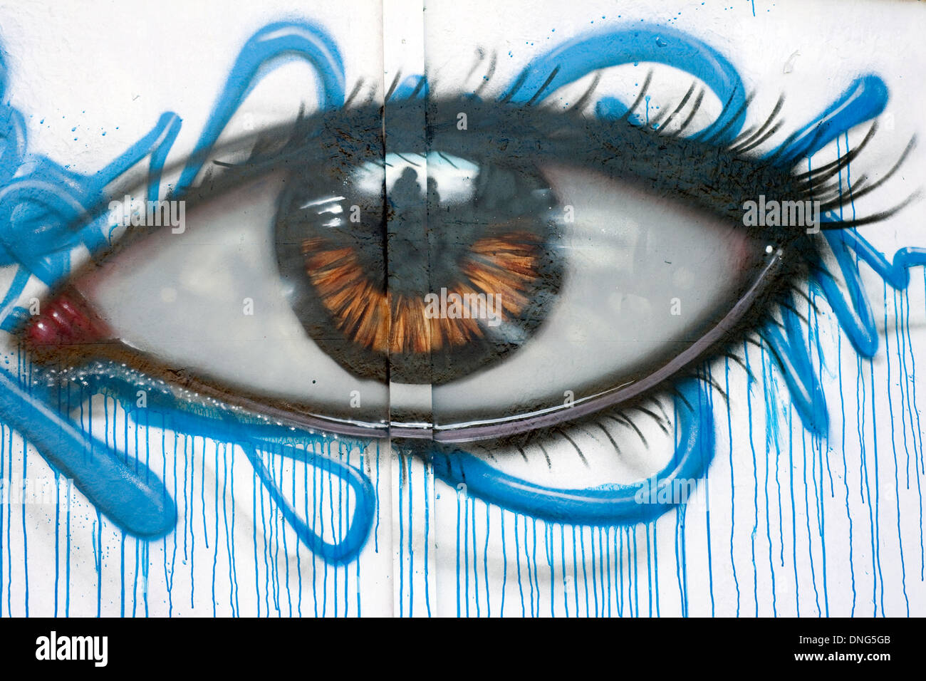 Decorative street art graffiti eye hi-res stock photography and images ...