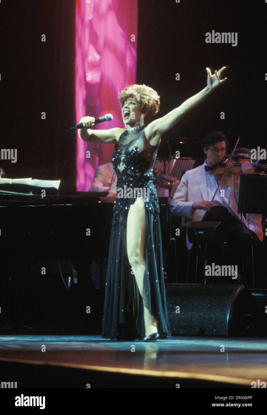 SHIRLEY BASSEY Welsh singer in May 1978 Stock Photo - Alamy