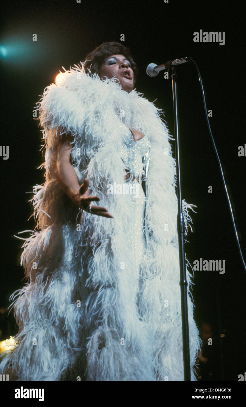 Welsh Singer Shirley Bassey Stock Photos & Welsh Singer Shirley Bassey ...