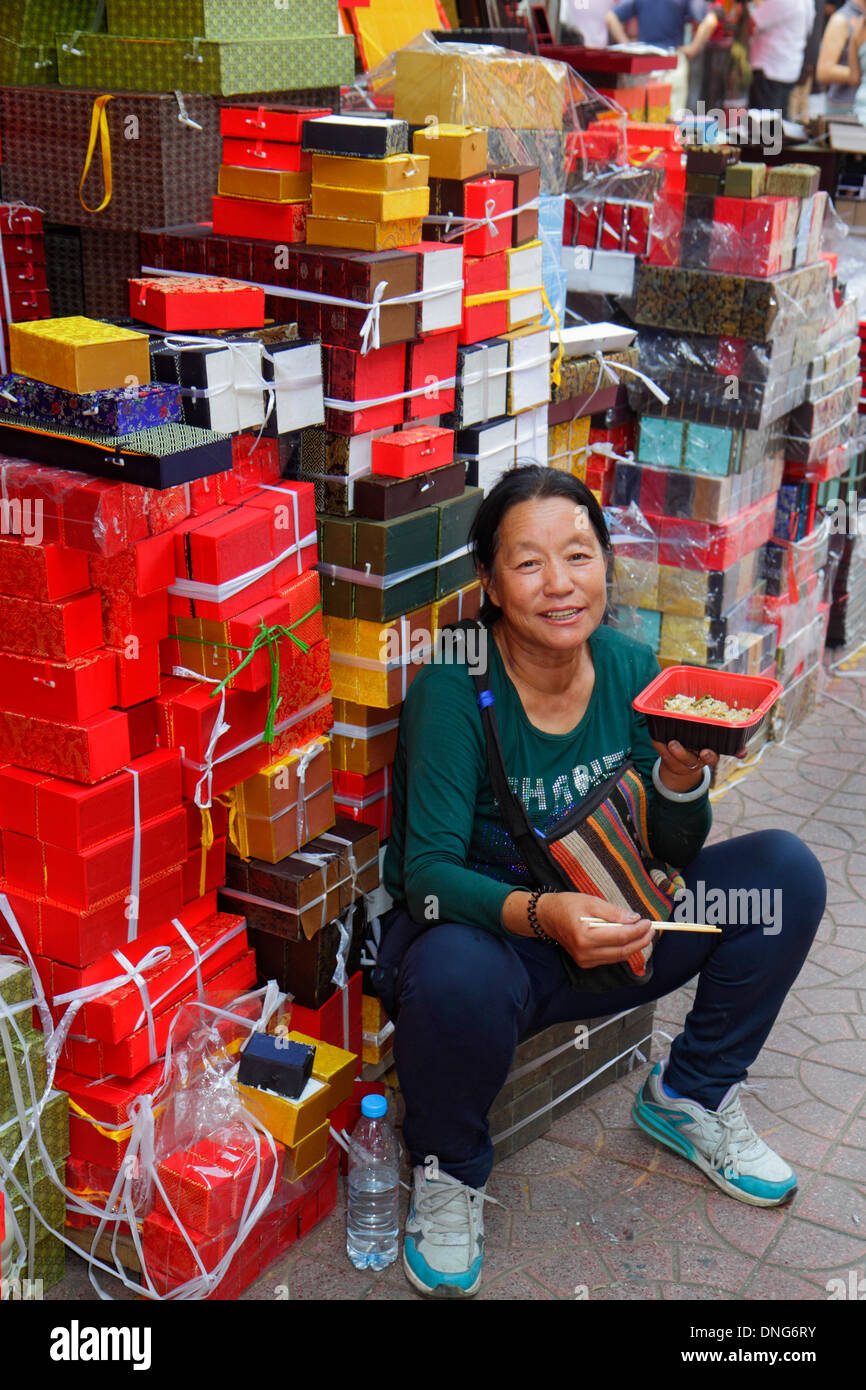 Chinese customer hi-res stock photography and images - Alamy