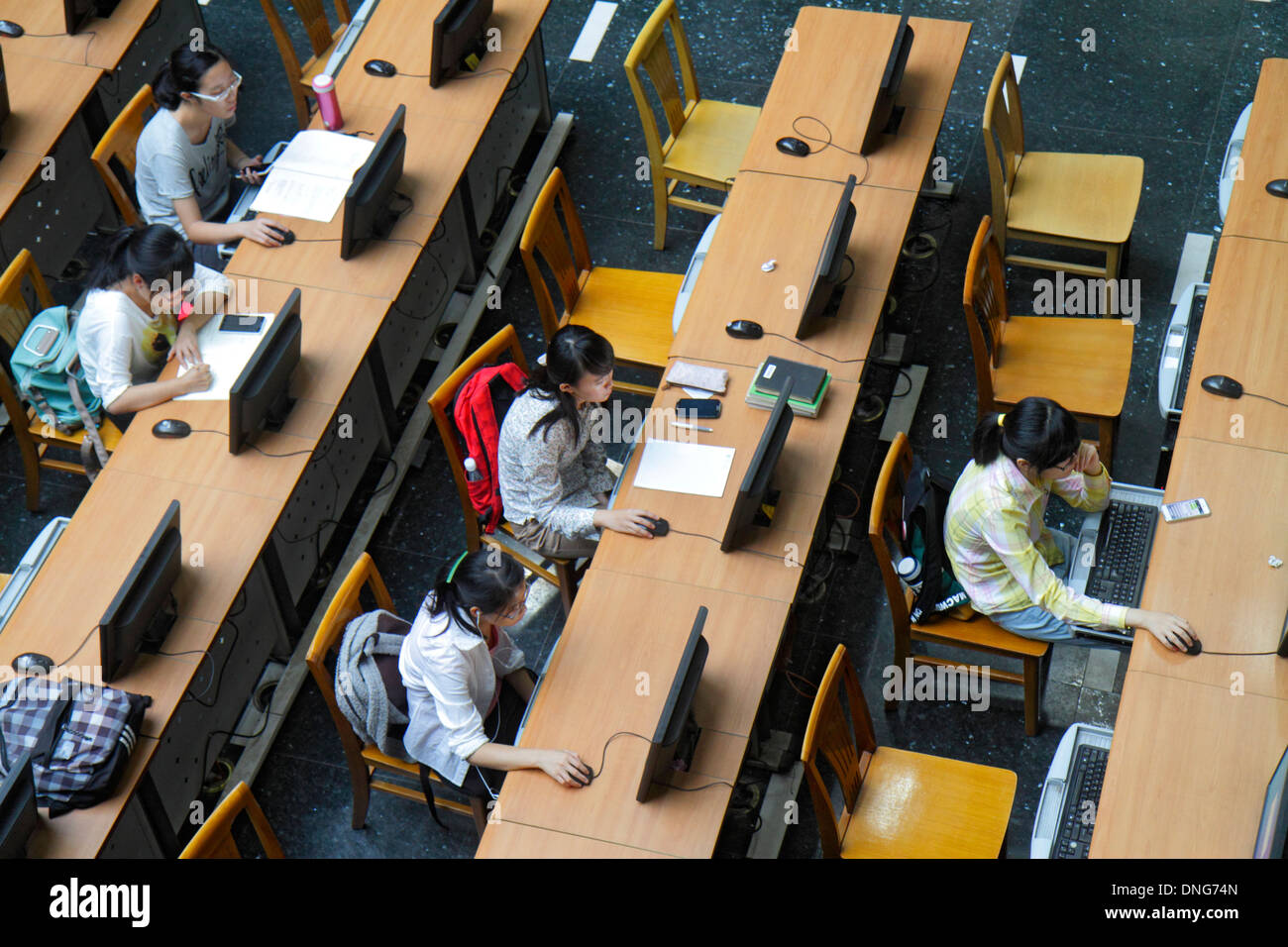 Asian kids computer hi-res stock photography and images - Alamy