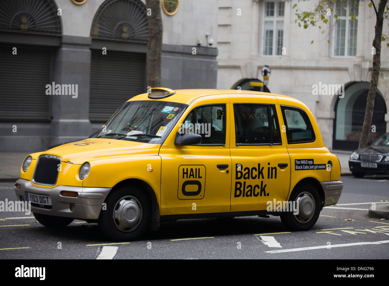 Back in Black London Cab Stock Photo - Alamy