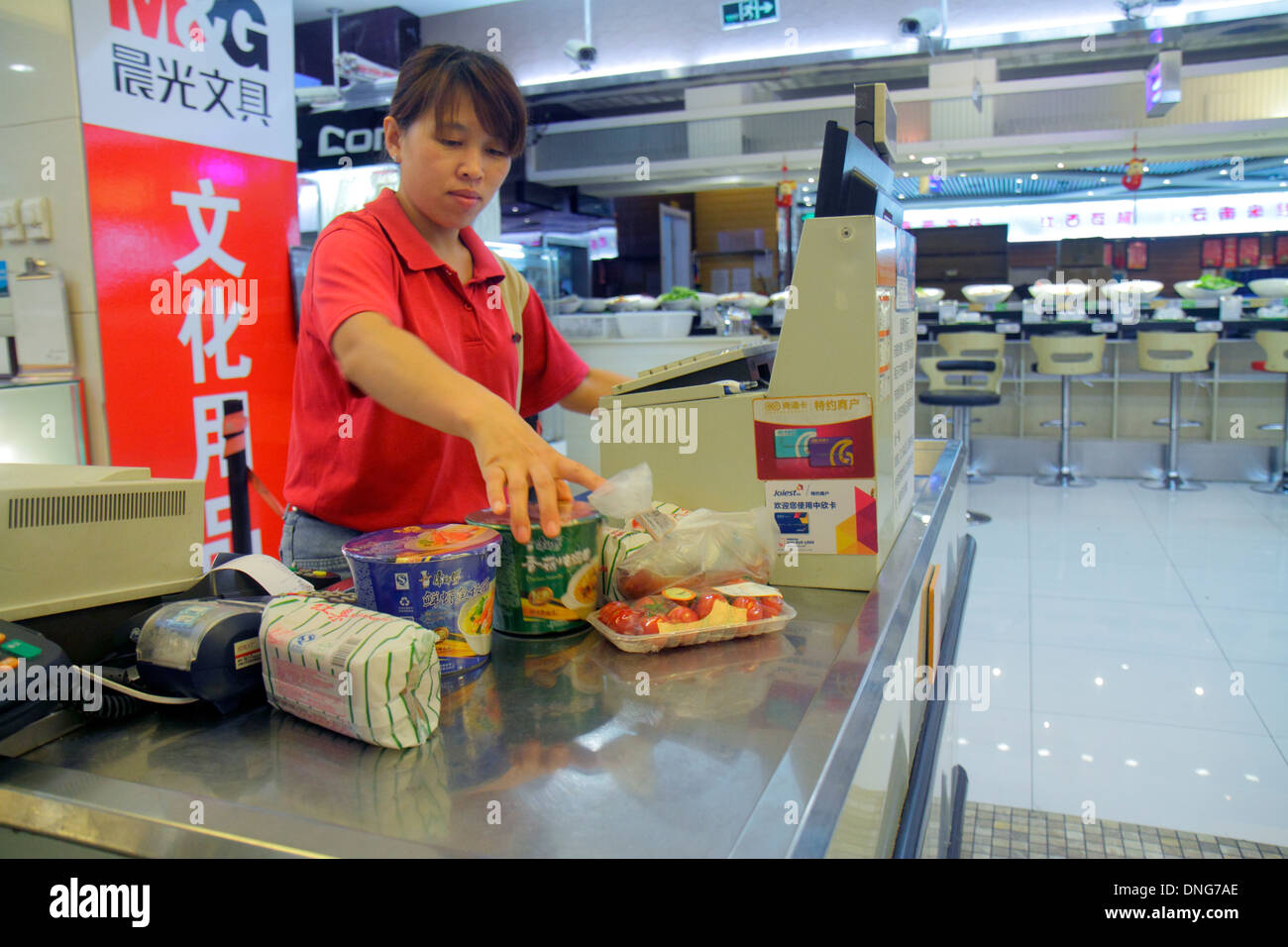 Chinese Supermarket Worker High Resolution Stock Photography and Images ...