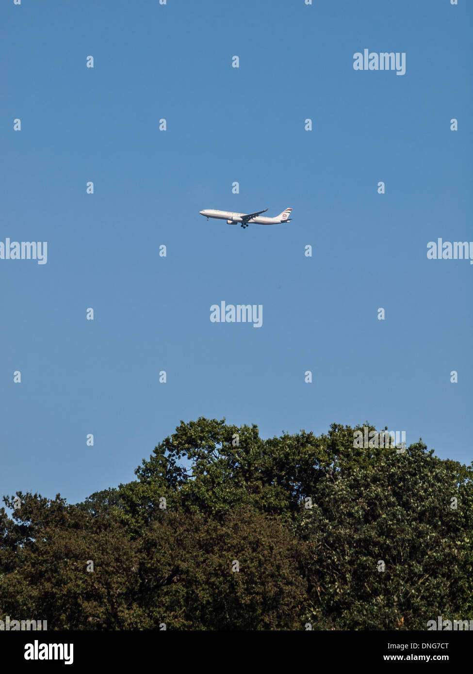 Etihad airways hi-res stock photography and images - Alamy