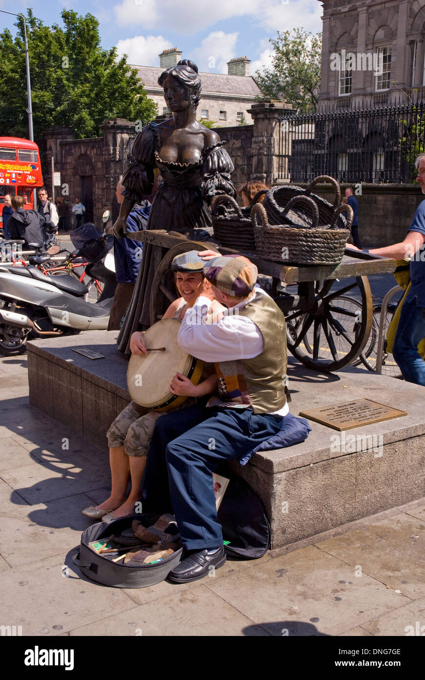 Molly Malone statue, Dublin, Eire Stock Photo - Alamy