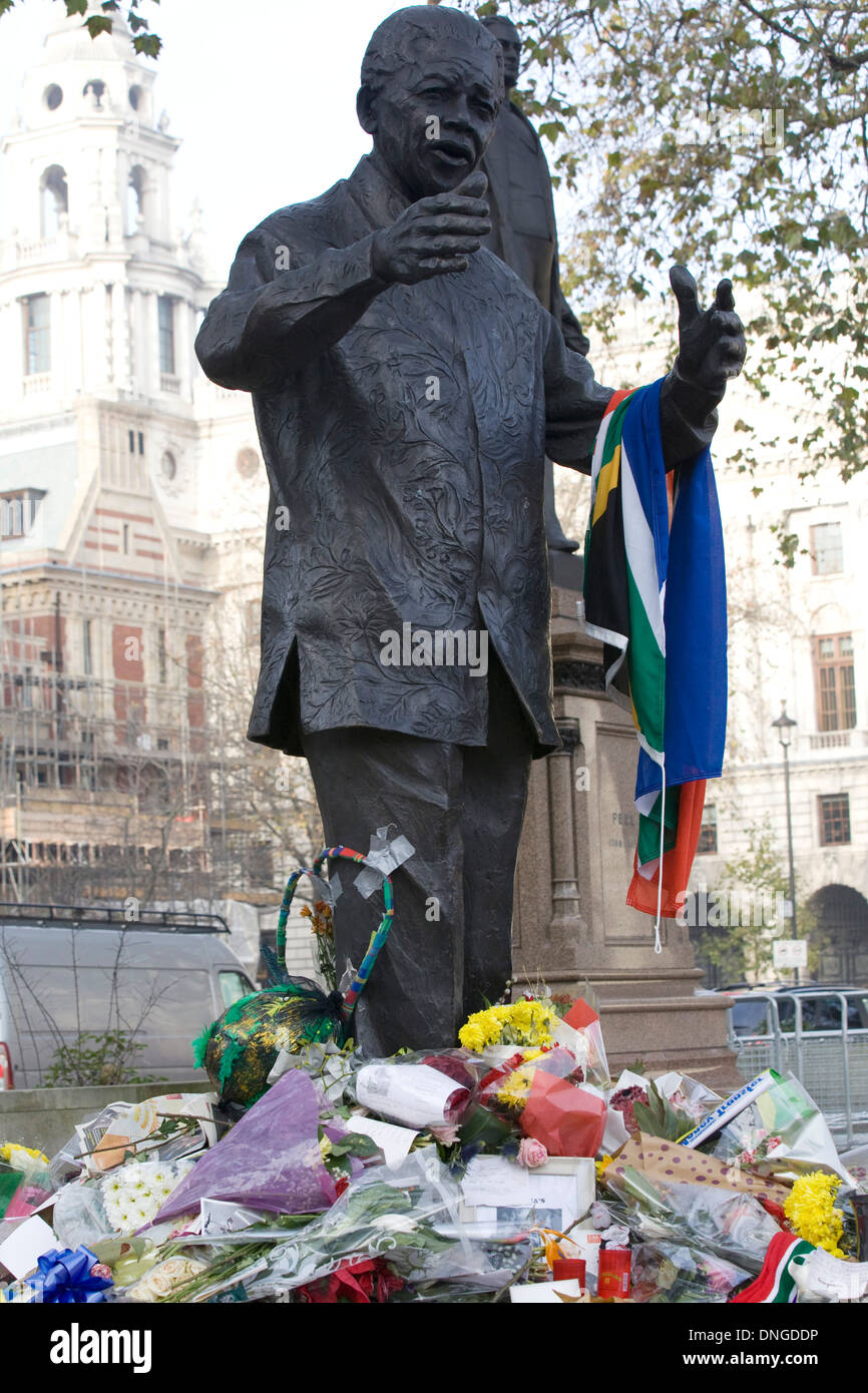 Tributes to Nelson Mandela, flowers and makeshift shrine in an ...