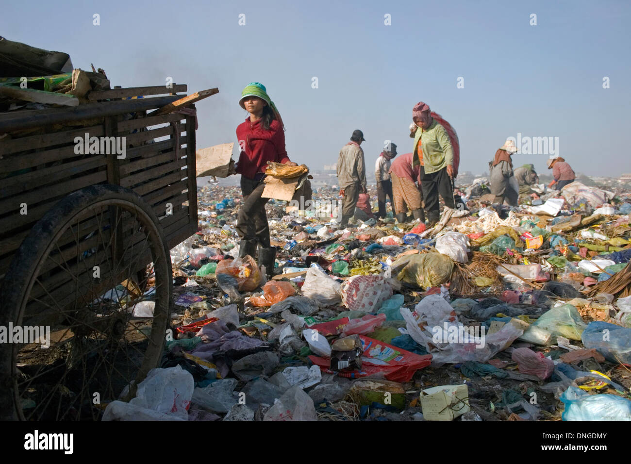 Asia recycling asia poverty human scavenger human scavengers hi-res ...