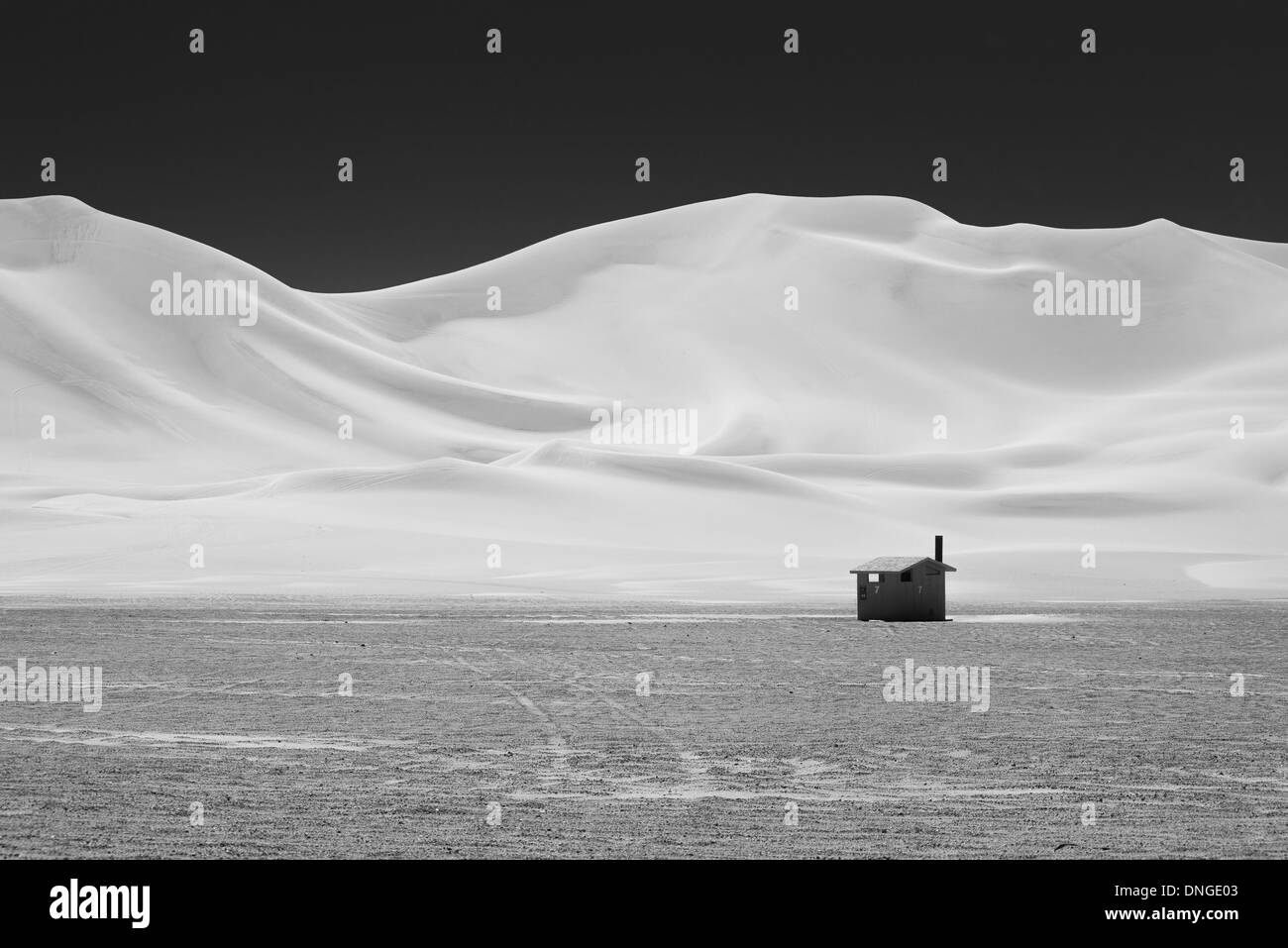Hut in the sand dunes Stock Photo - Alamy