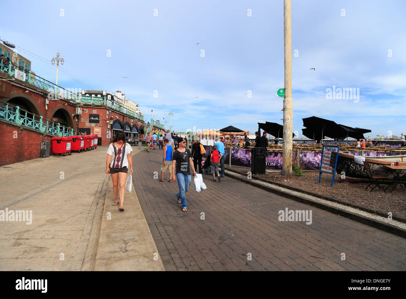 Brighton promenade seafront hi-res stock photography and images - Alamy