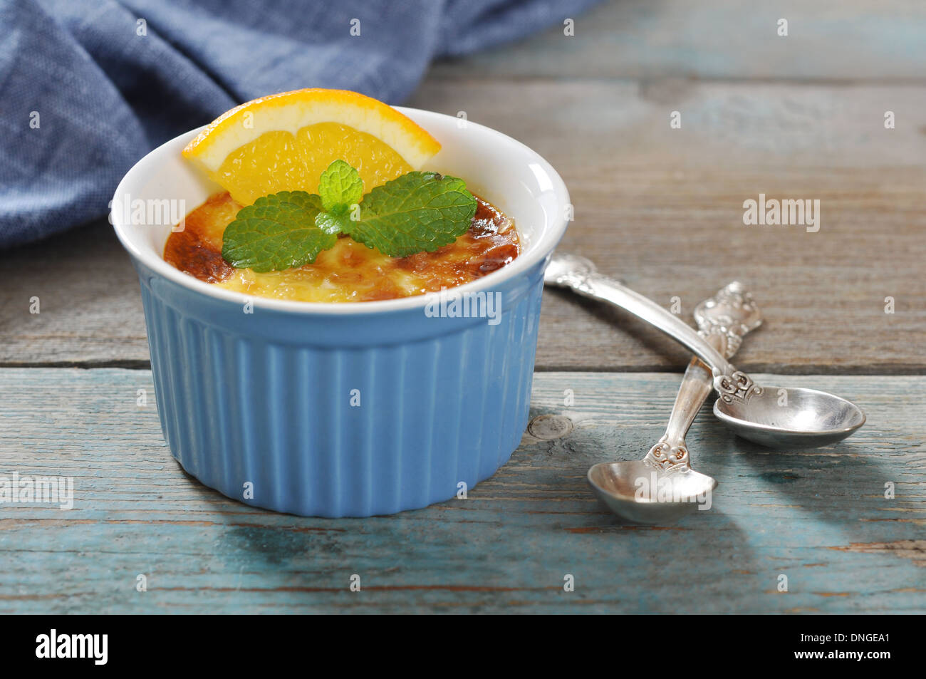 Mold for creme caramel hi-res stock photography and images - Alamy